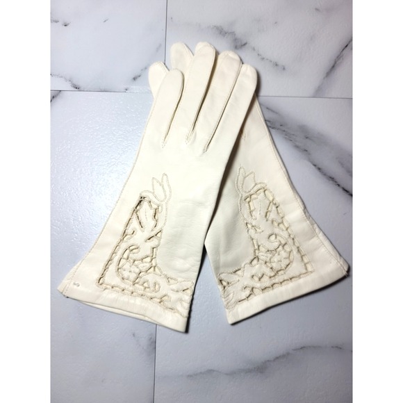 Capretto Lavabile | Accessories | Vtg Capretto Lavabile Ivory Cutout ...